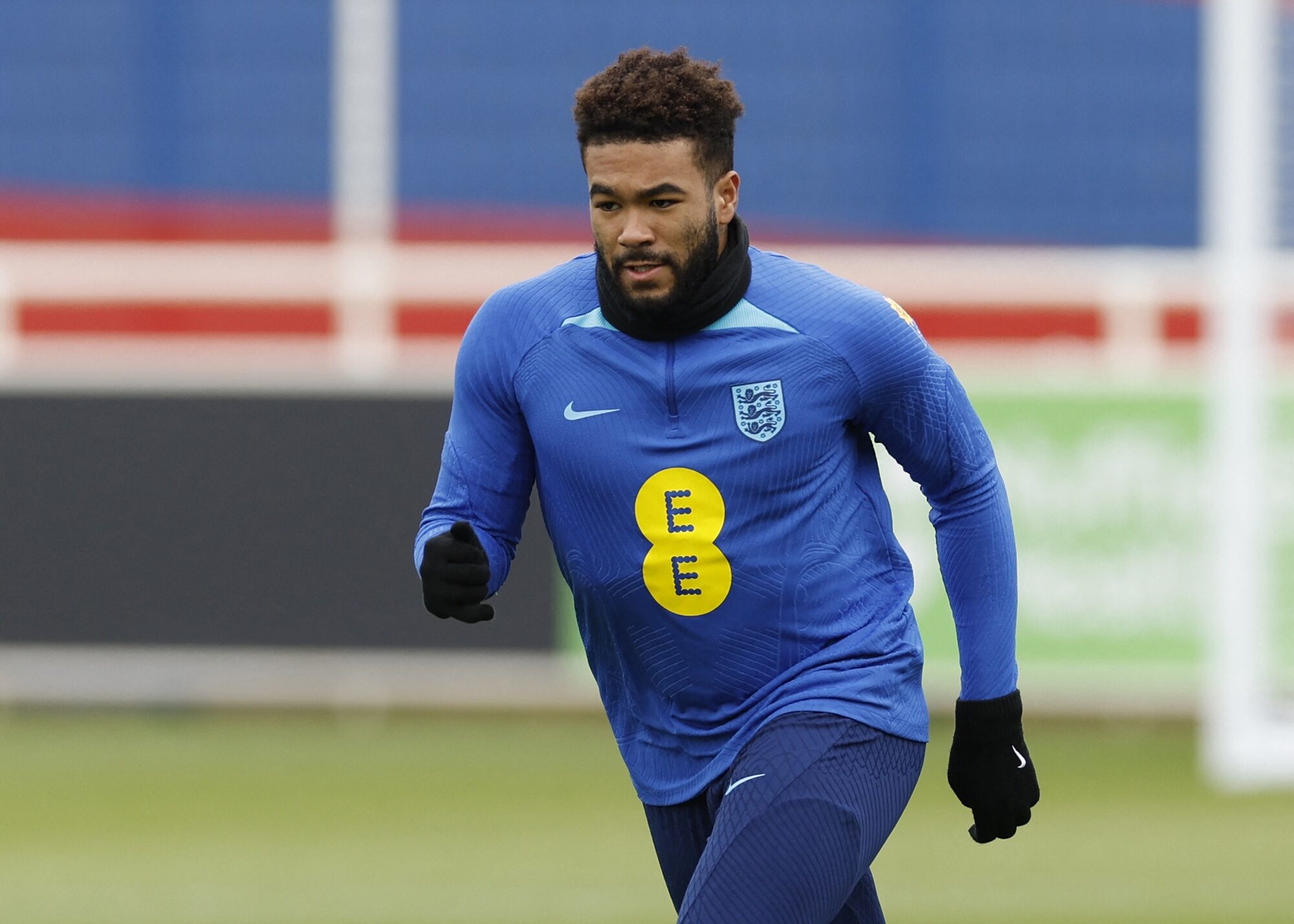 Manchester City sees Reece James replacement Walker. - akakestrel.com